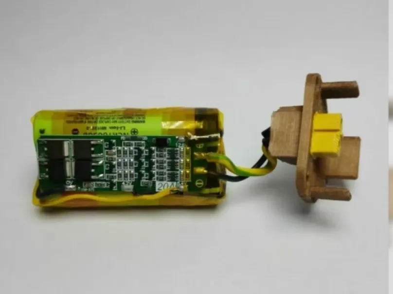 3S 18650 battery pack and charger case by Riko Sugihara - MakerWorld