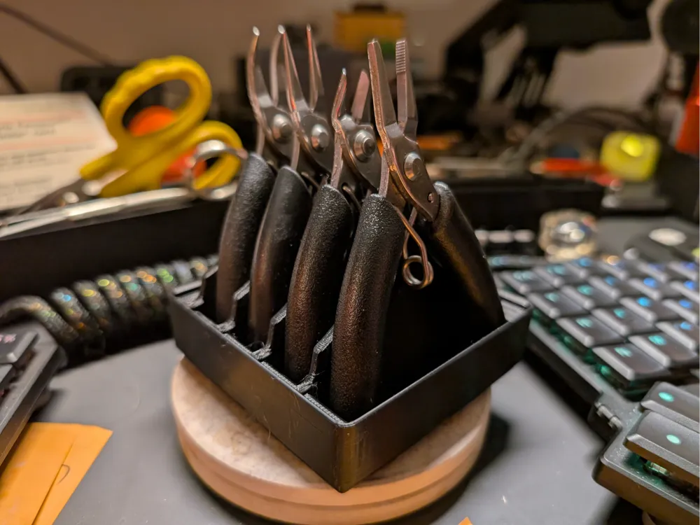 Gridfinity 2x2 - 4 Slot Mini Nipper / Plier holder Remixed by pbjwm ...