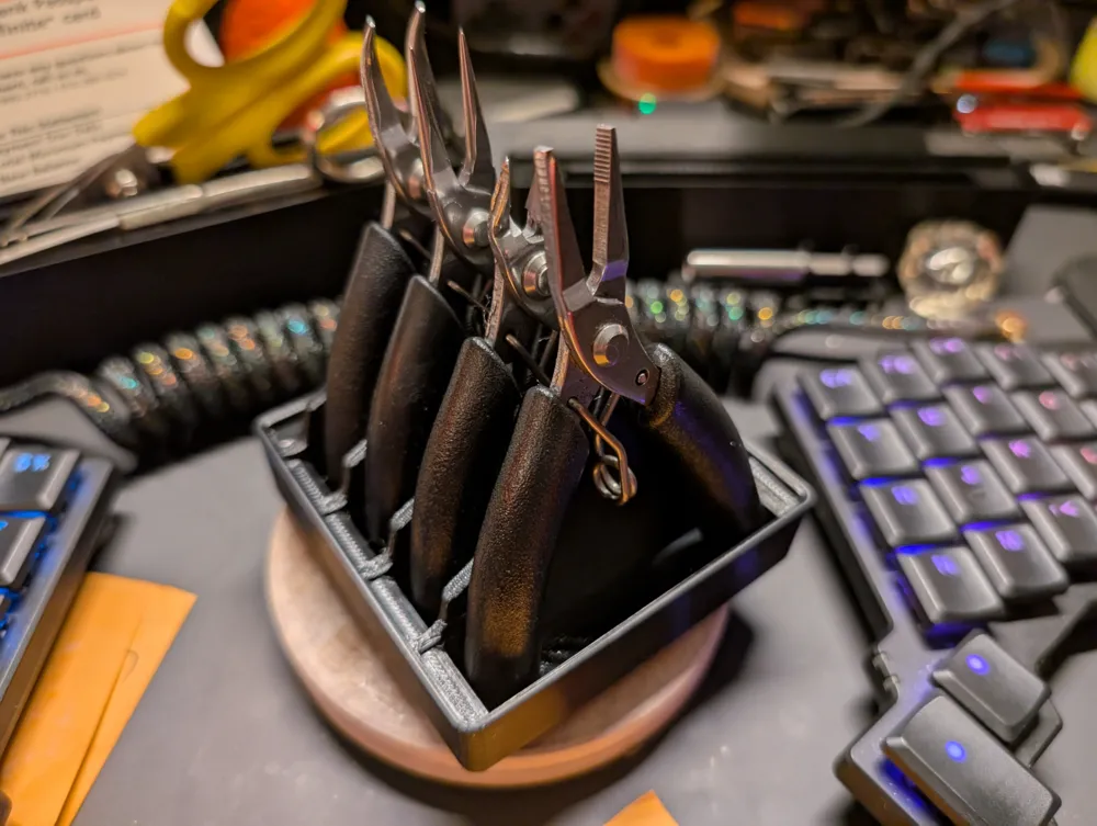 Gridfinity 2x2 - 4 Slot Mini Nipper / Plier holder Remixed by pbjwm ...