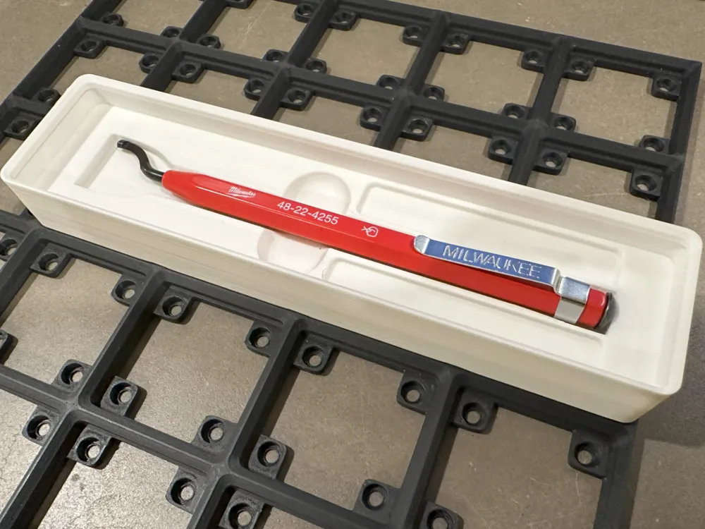 Milwaukee Deburr Tool Holder Gridfinity Bin 1x4 by Hugh Evans - MakerWorld