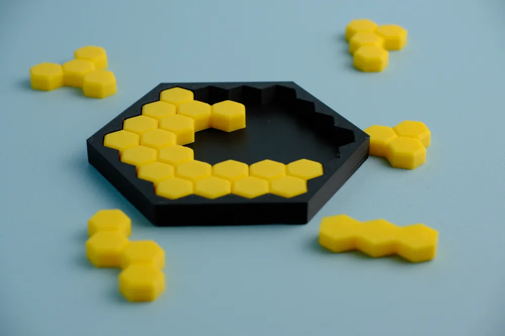 Bee honeycomb puzzle by Oleksandr T2L MakerWorld: Download Free 3D Models