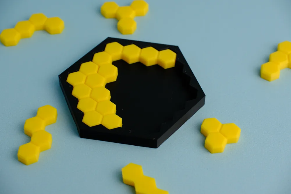 Bee honeycomb puzzle by Oleksandr T2L - MakerWorld