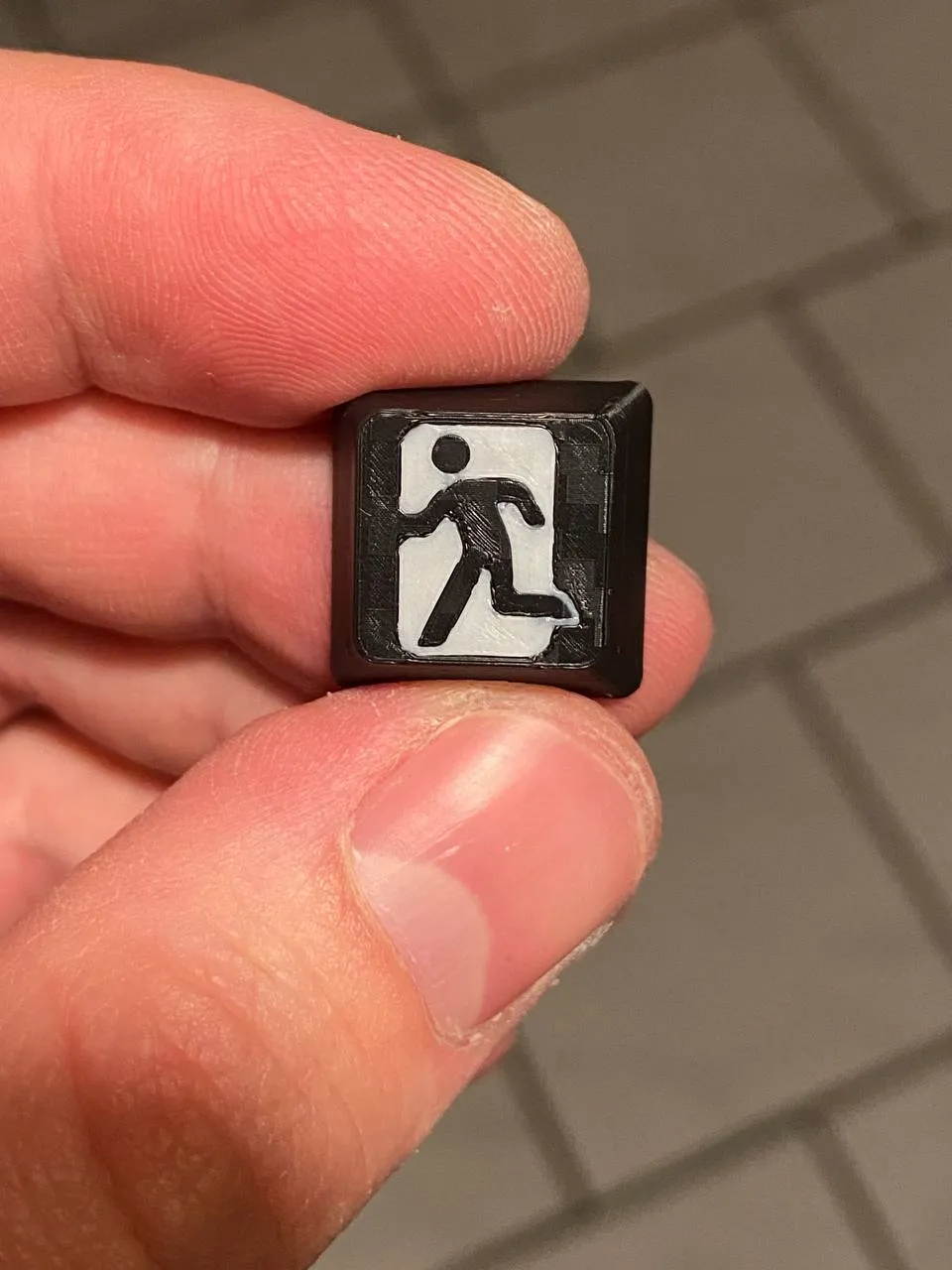 Escape key / keycap With a central part Remixed by Filibuster - MakerWorld