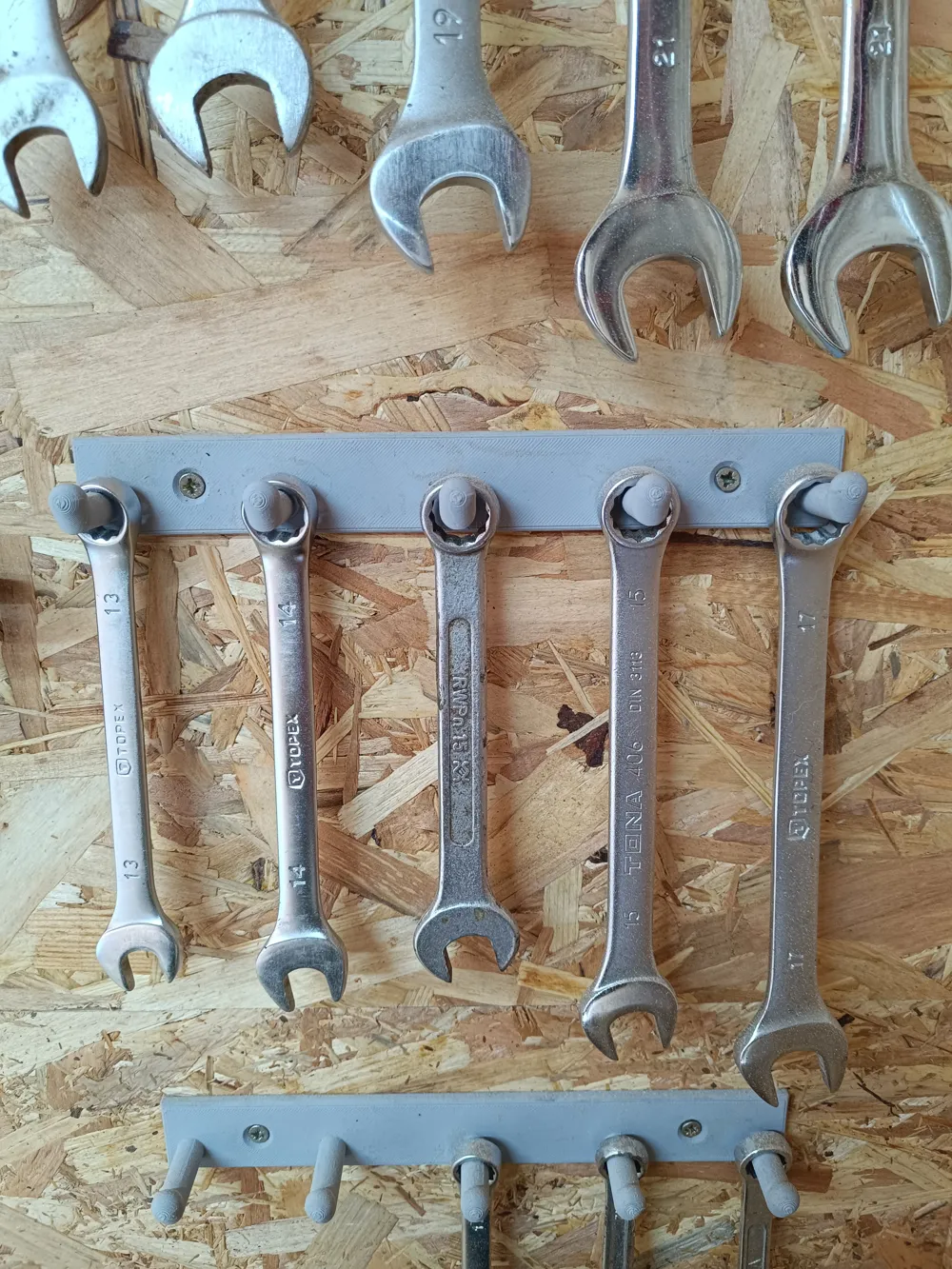 Spirit level holder by PyciuMakerWorld: Download Free 3D Models