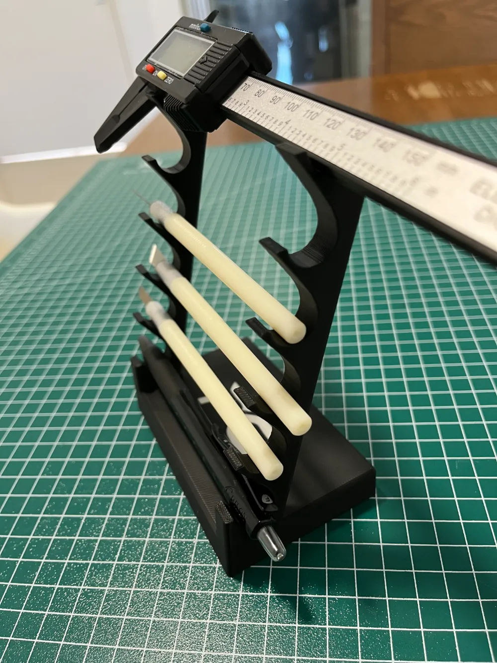 Horizontal Tools Holder for Model Enthusiasts by NexSeed - MakerWorld