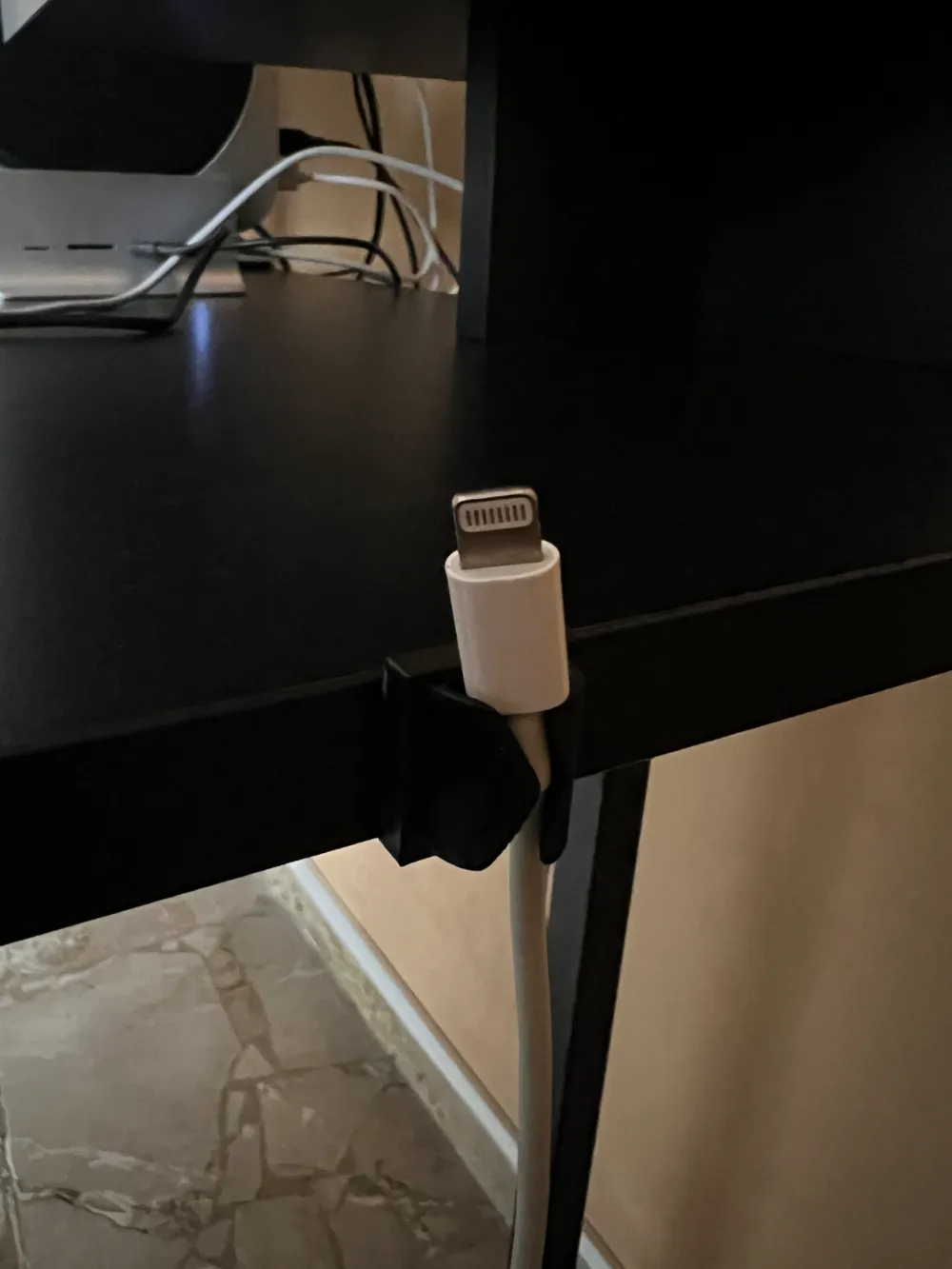 Desk Cable Clip by Manu_3d - MakerWorld