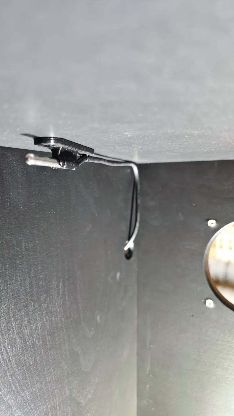 DS18B20 temperature sensor holder by Linthis_World - MakerWorld