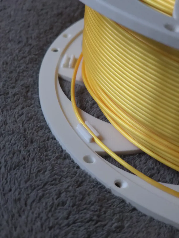 BOBINE BAMBU AVEC CLIP DE FILAMENT INTÉGRÉ Remixé par SPosavec MakerWorld : Téléchargez des ...