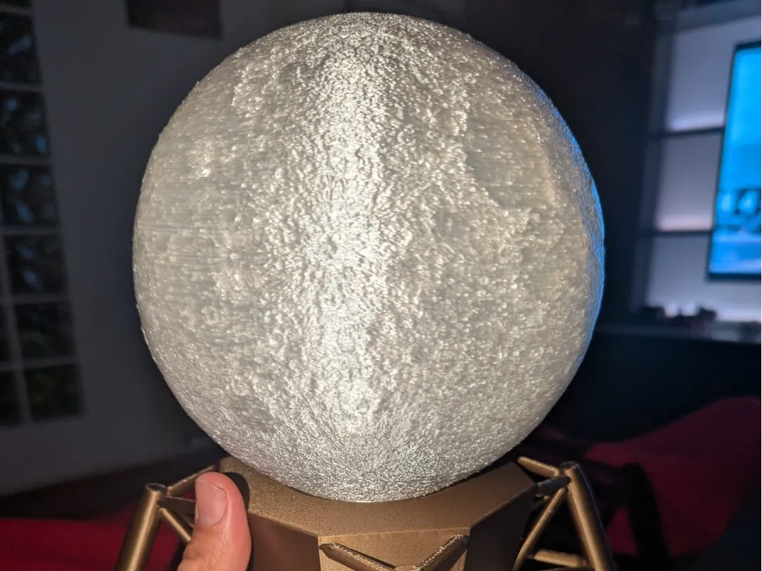 Lunar Lander Moon lamp - Free 3D Print Model - MakerWorld