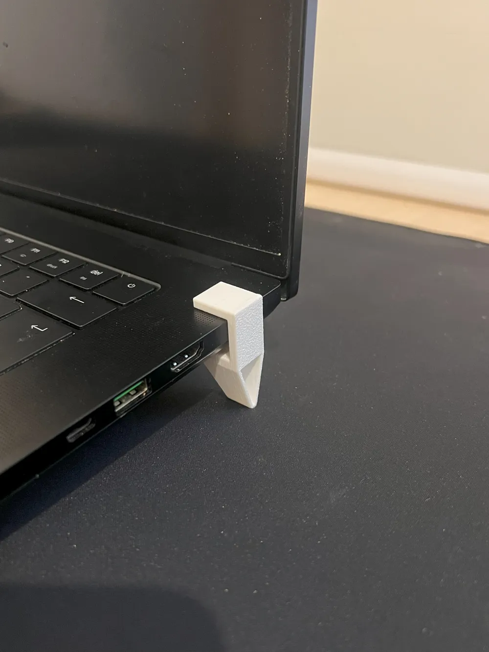Razer Blade 16 Stand - Free 3D Print Model - MakerWorld