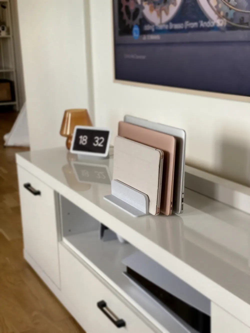 Minimalist Device Stand - Free 3D Print Model - MakerWorld