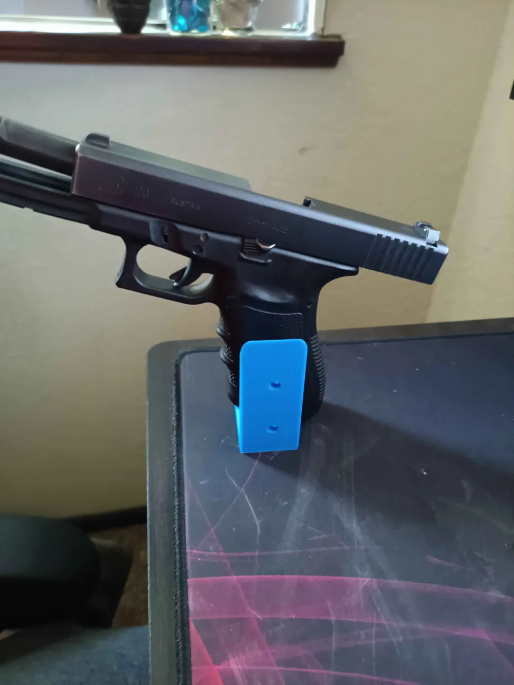 Glock wall mount REMIX from chiCHI - Free 3D Print Model - MakerWorld