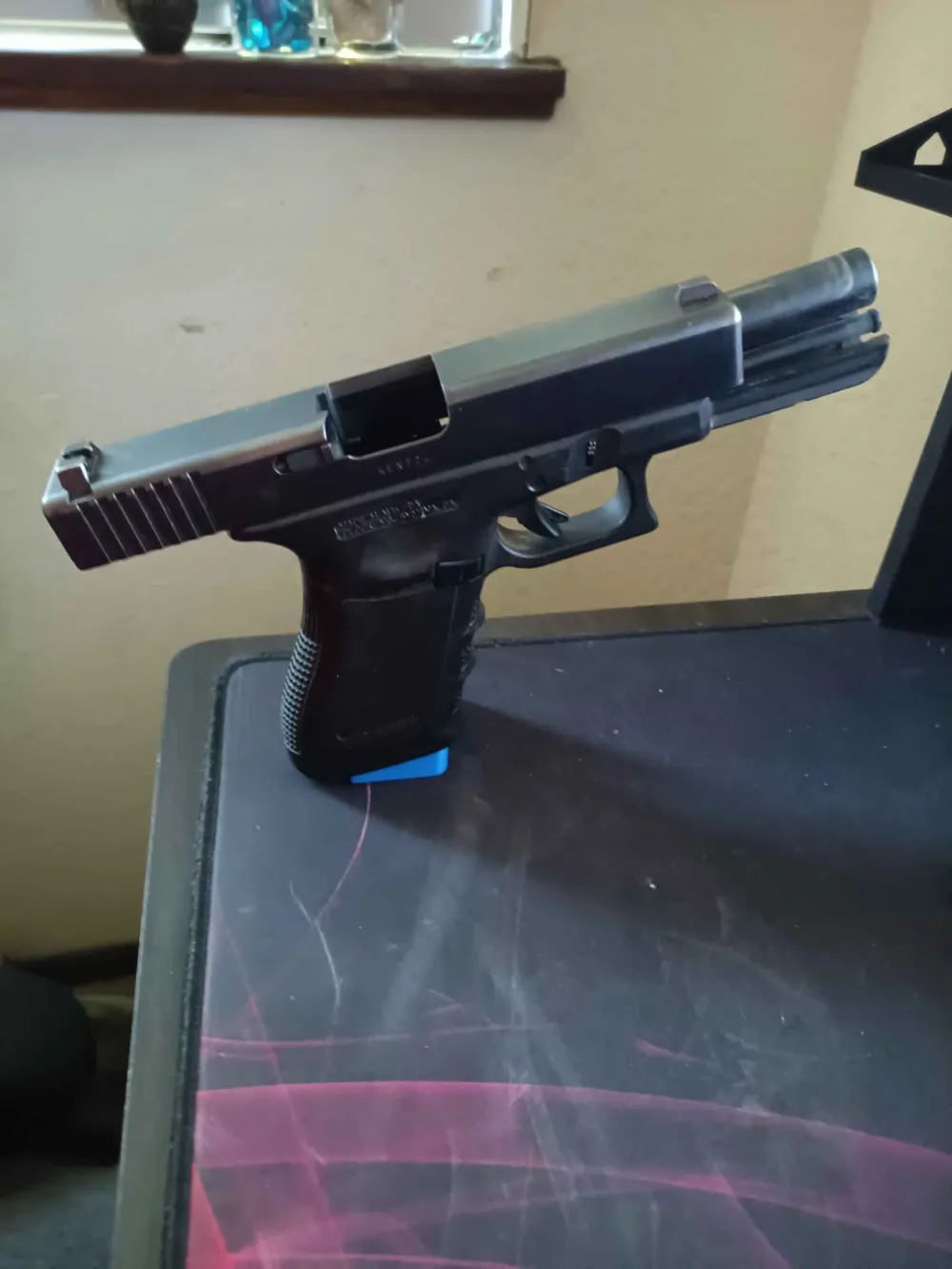 Glock wall mount REMIX from chiCHI by thedestroyer 110 MakerWorld ...