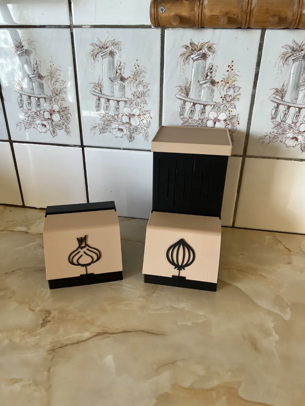 Storage Dispenser wih Lid - Onions, garlic etc! by Swarley - MakerWorld