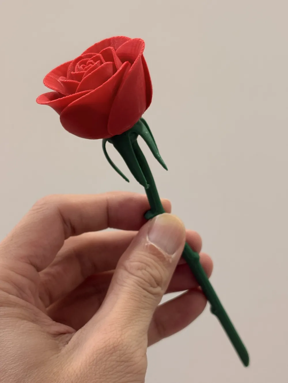 Rosa en Mano (No se requiere AMS) por Bruce Design MakerWorld: Descarga Modelos 3D Gratuitos