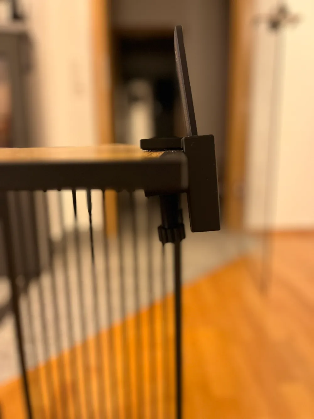 E-Reader holder for tables by McRoth - MakerWorld