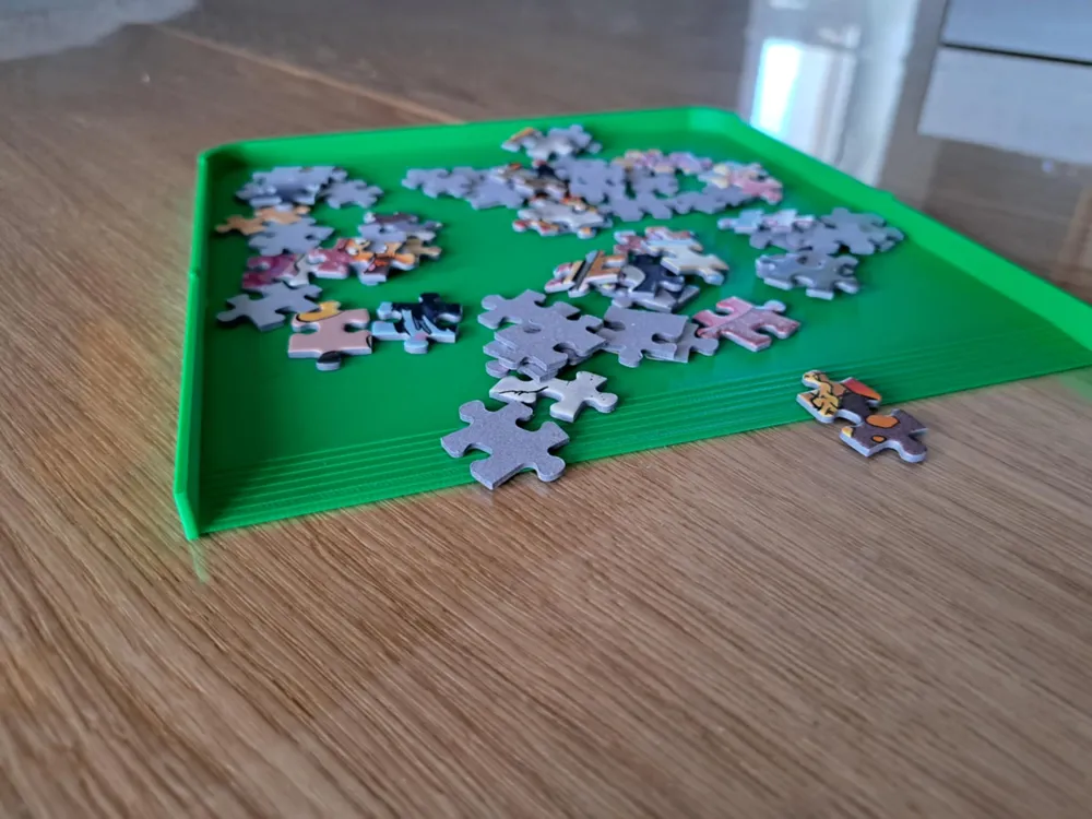 Stapelbares Tablett zum Sortieren und Transportieren von Puzzles ...