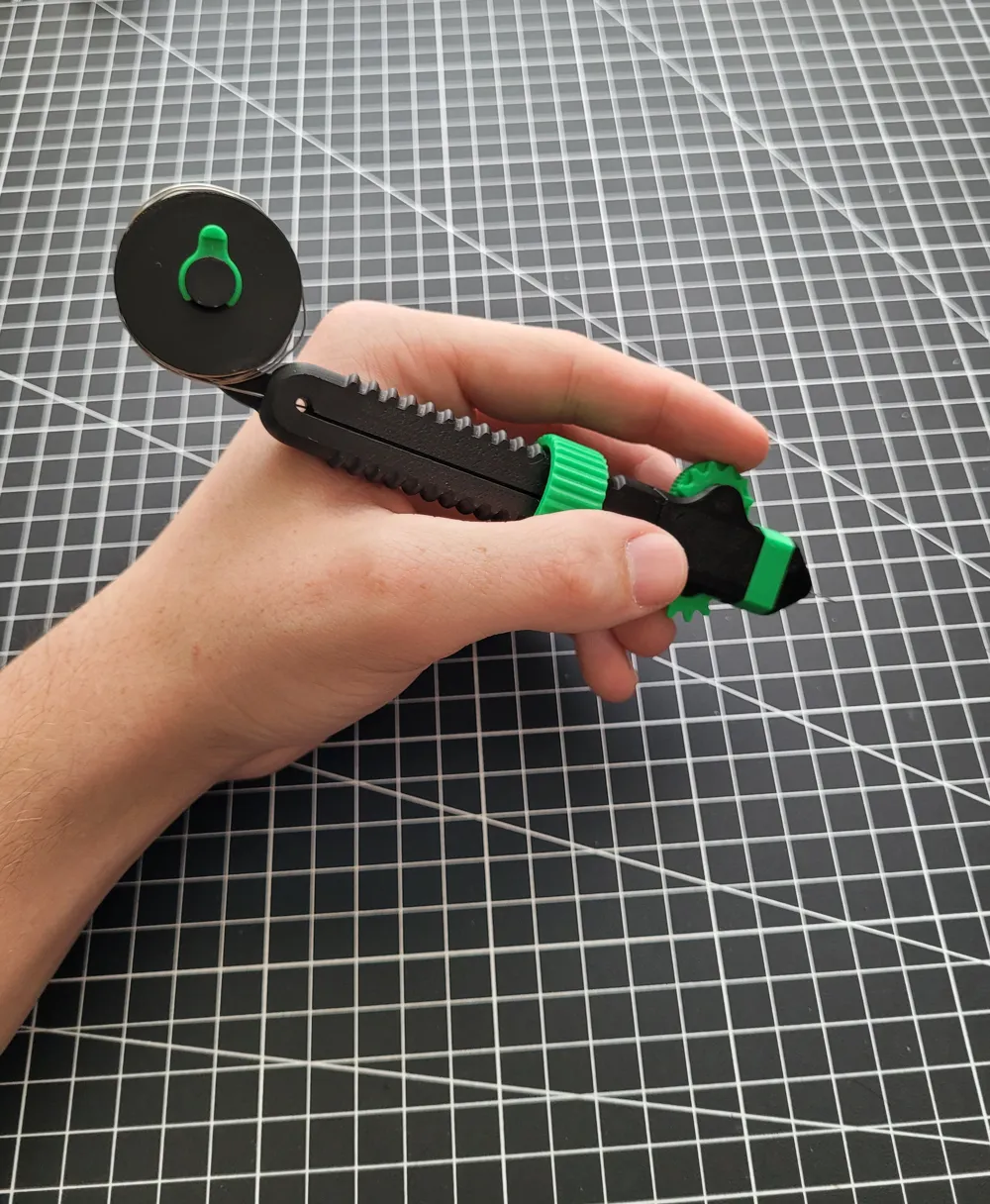 焊锡卷轴 (右手版改编 + 打印调整) 二次创作 - 来自 Layer Forge MakerWorld：免费下载 3D 模型