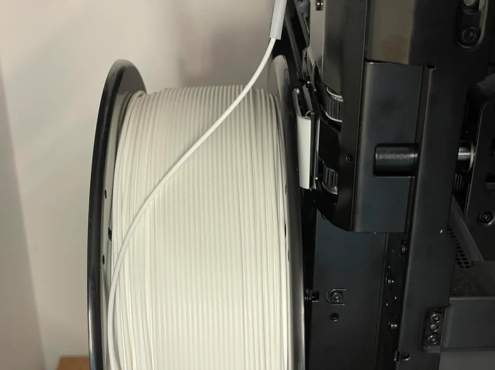 Bambu Lab P1P Latch-On Spool Guard by Cyber Inventor - MakerWorld