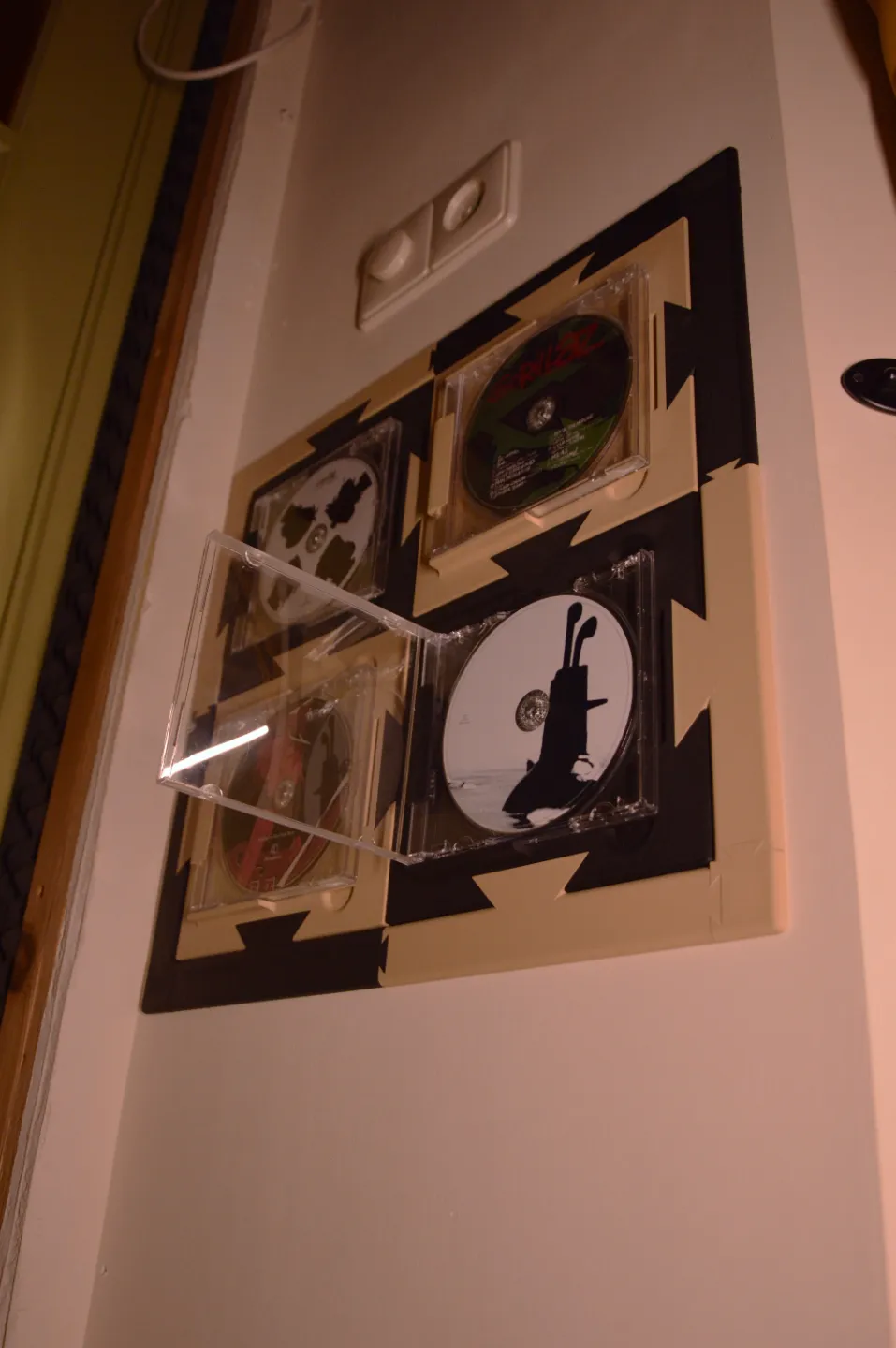 Expandable CD/Game disk wall mount - Free 3D Print Model - MakerWorld