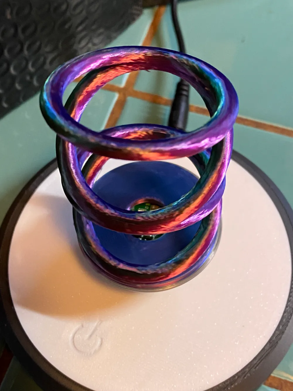 maglev optical illusion topper by StevieWander MakerWorld: Download ...