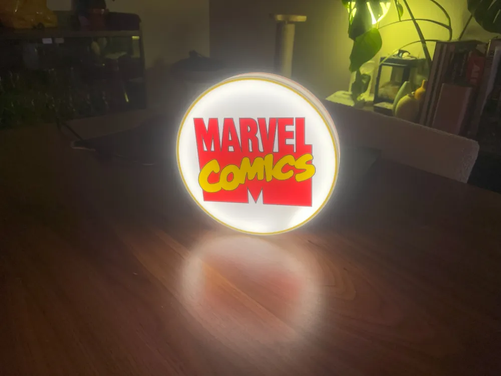 Logo anni '90 della Marvel in stile lightbox da Matt Bova MakerWorld: Scarica Modelli 3D Gratuiti