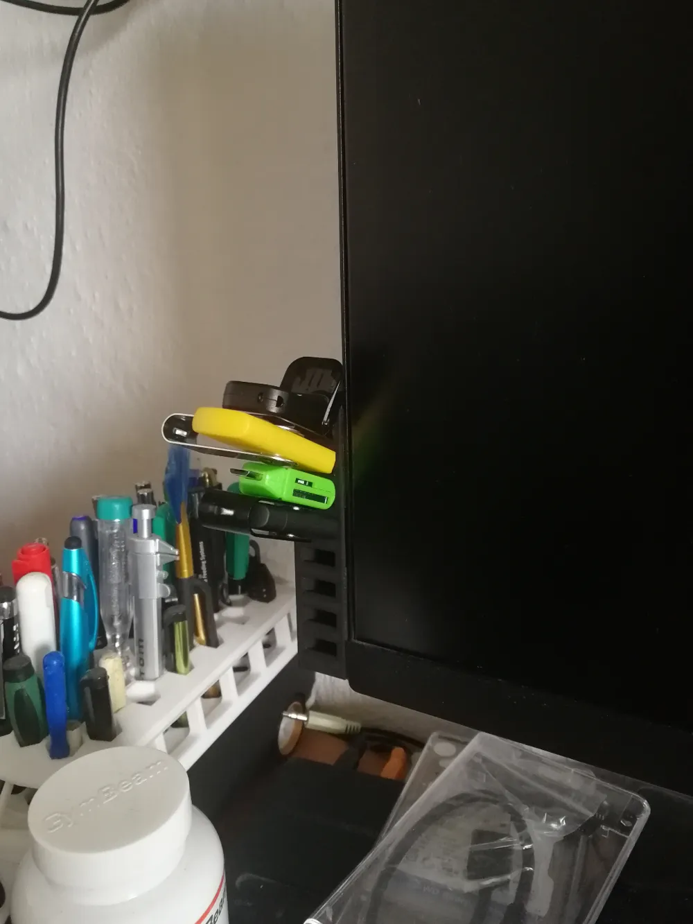 USB flash drive holder for monitor by Gas Industries - MakerWorld