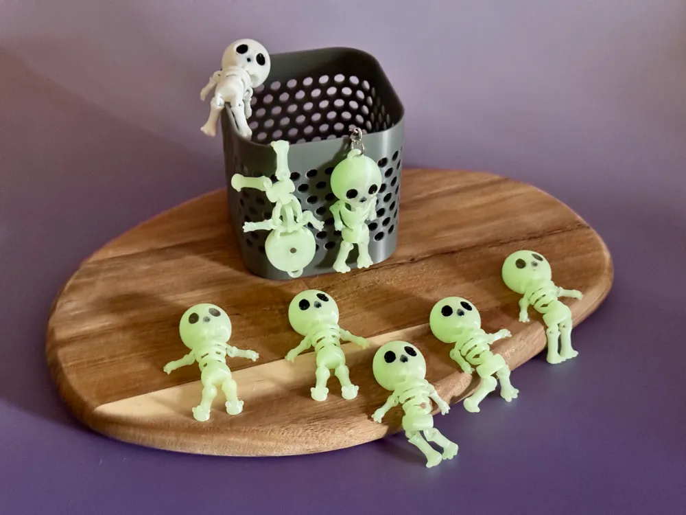 Flexi Skeleton – Fun and Spooky Articulated Fidget by Michele MakerWorld: Download Free 3D Models