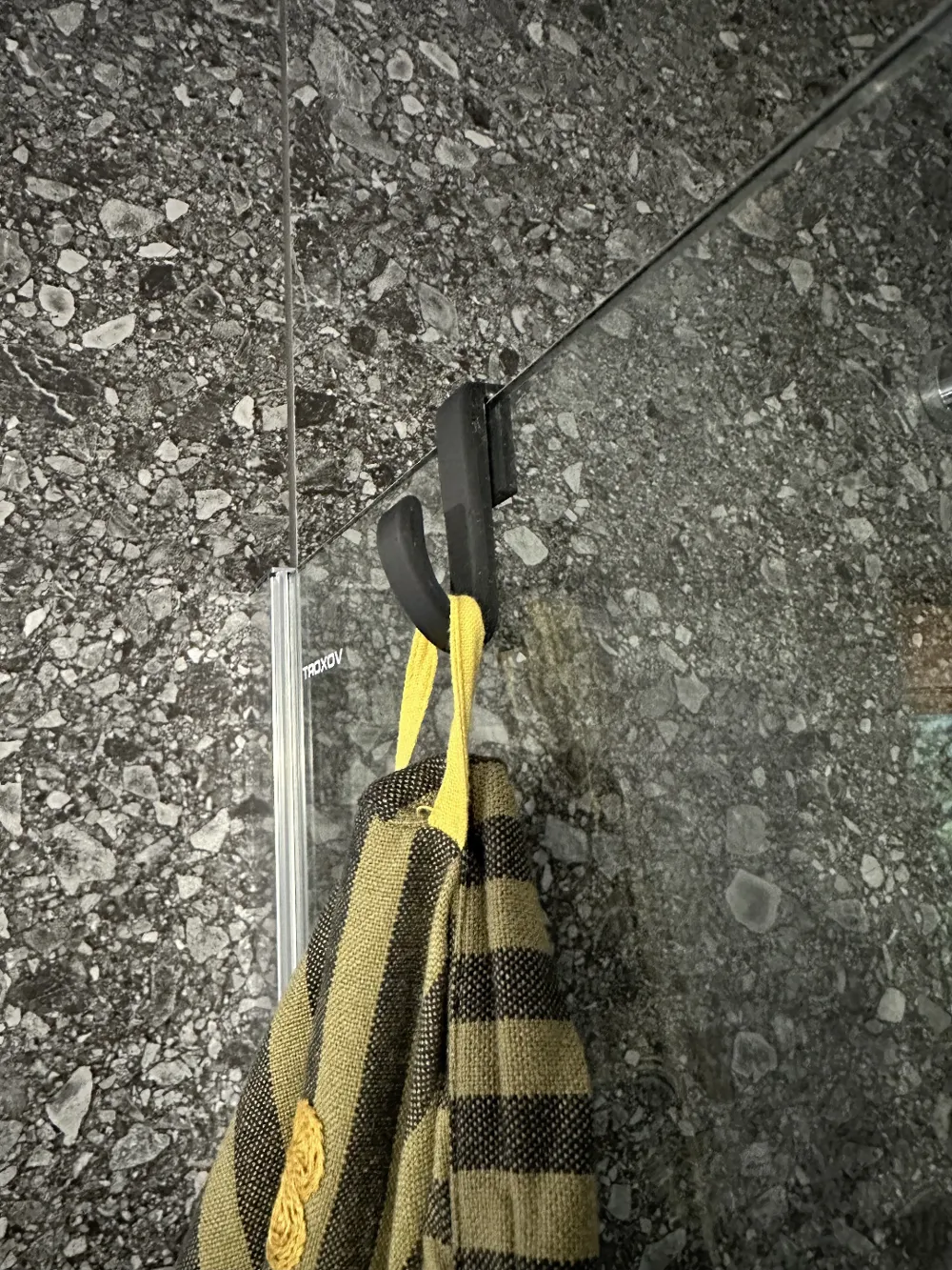 Hook for 8mm thick glass shower wall by Shmkr - MakerWorld