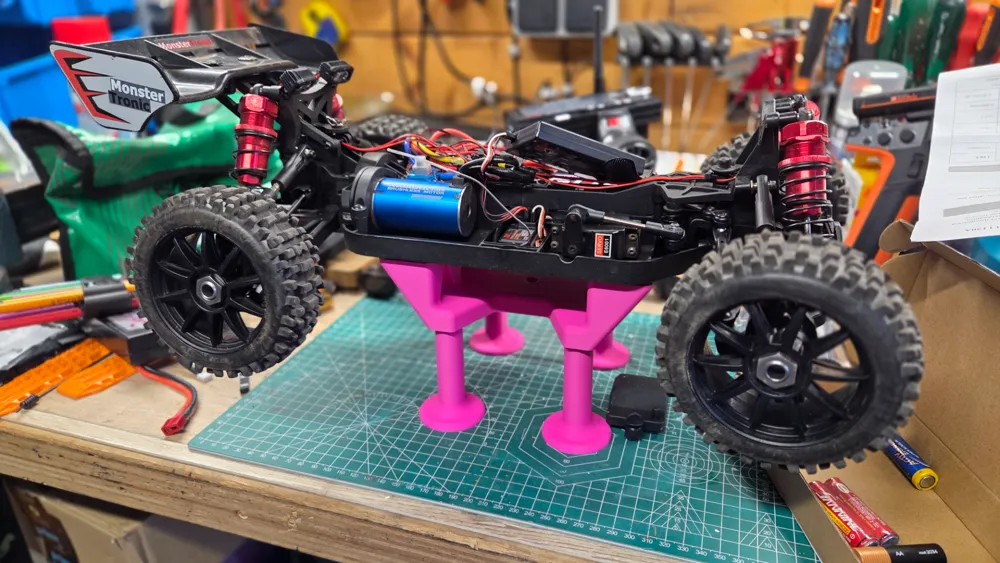 RC Stand for 1/10 and 1/8 scale models - Free 3D Print Model - MakerWorld