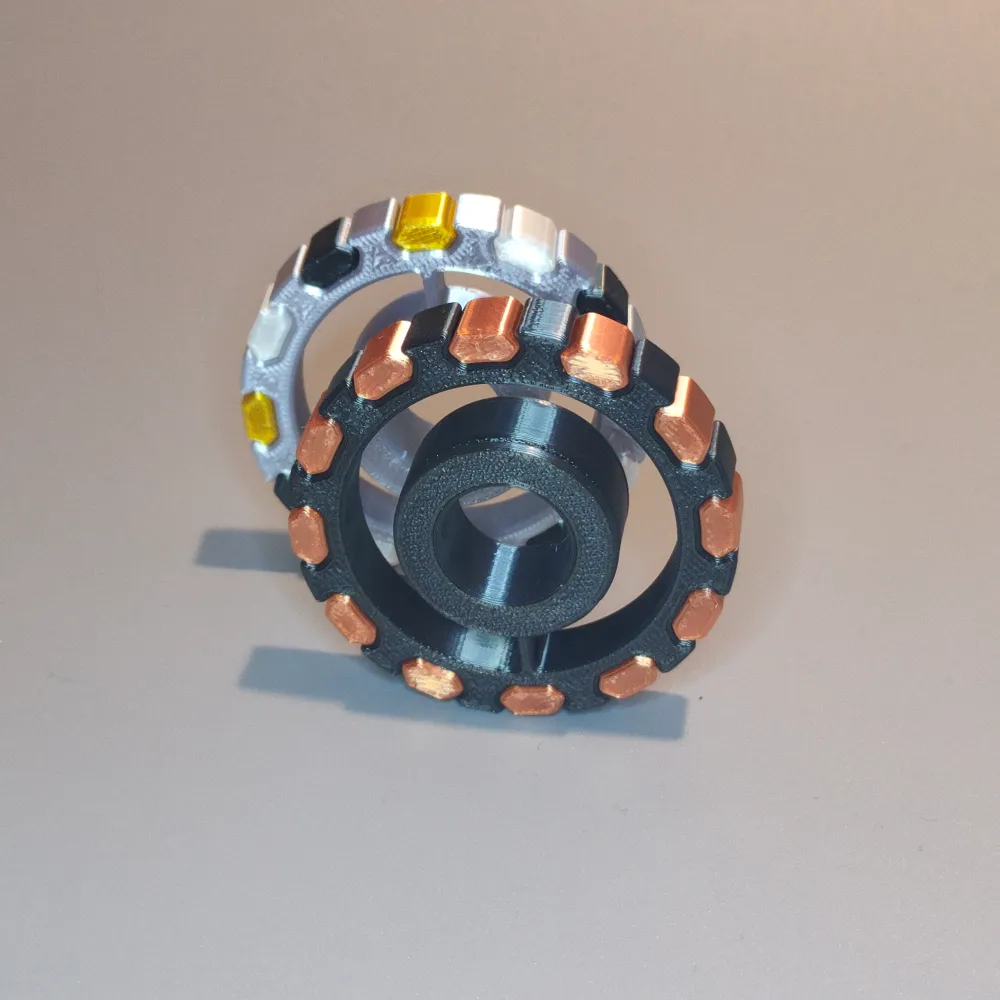 Simply customize fidget spinner; removable parts by Łukasz Orłowski ...