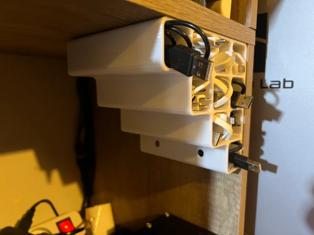 Simple cable management by alfoldiladislav81 - MakerWorld