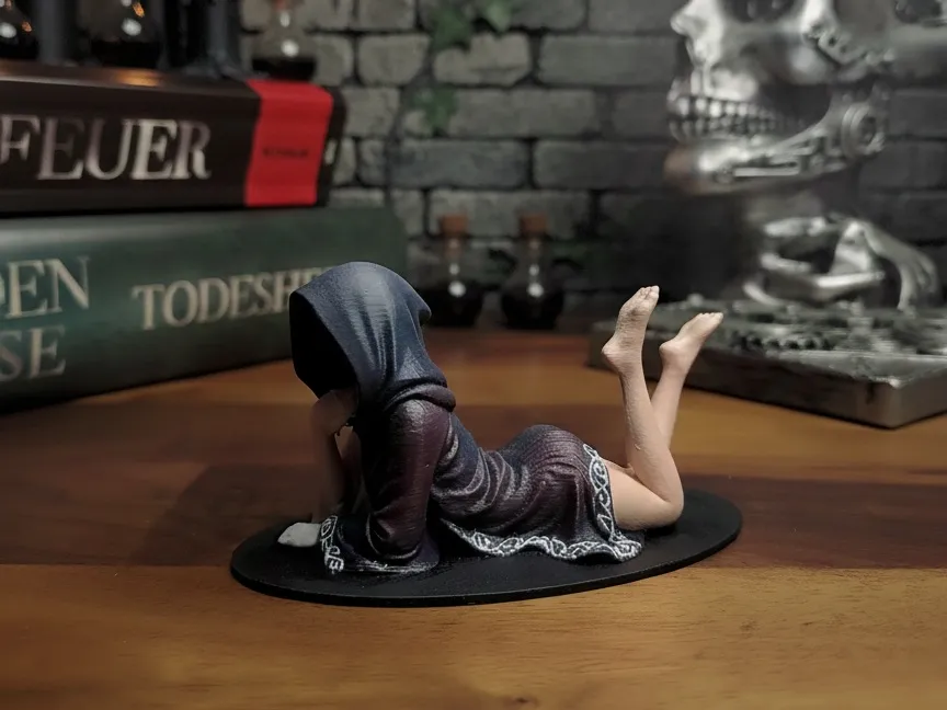 Gothic Nun Statue – Art figure on base plate - Free 3D Print Model ...