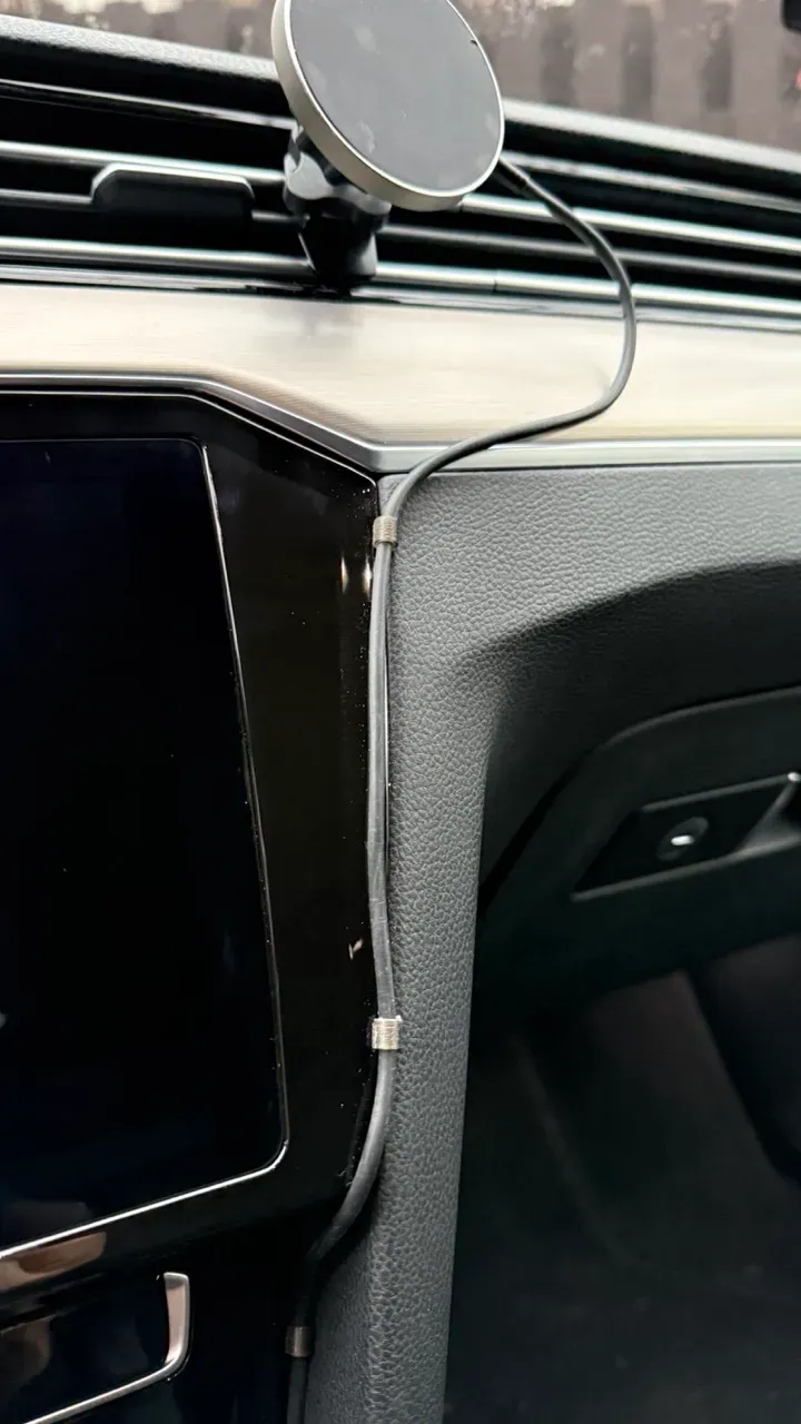 Passat B8 in-dash cable clip - Free 3D Print Model - MakerWorld