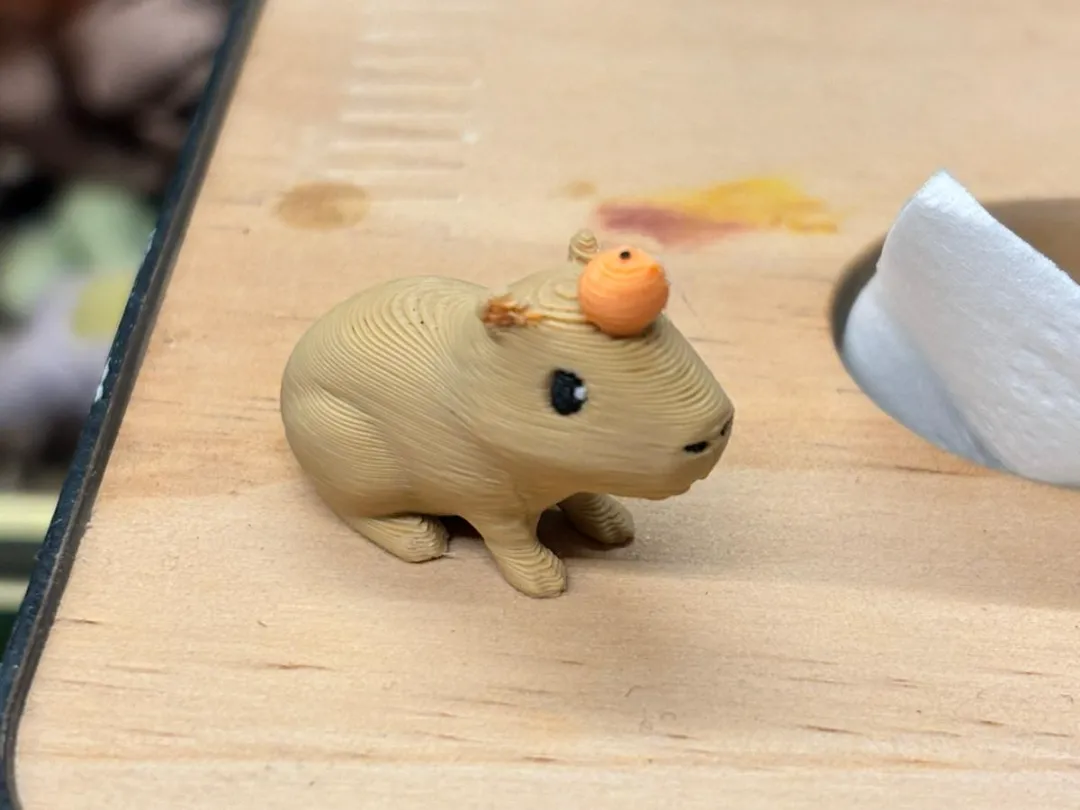Mini-Capybara mit Orange – Kostenloses 3D-Druckmodell – MakerWorld