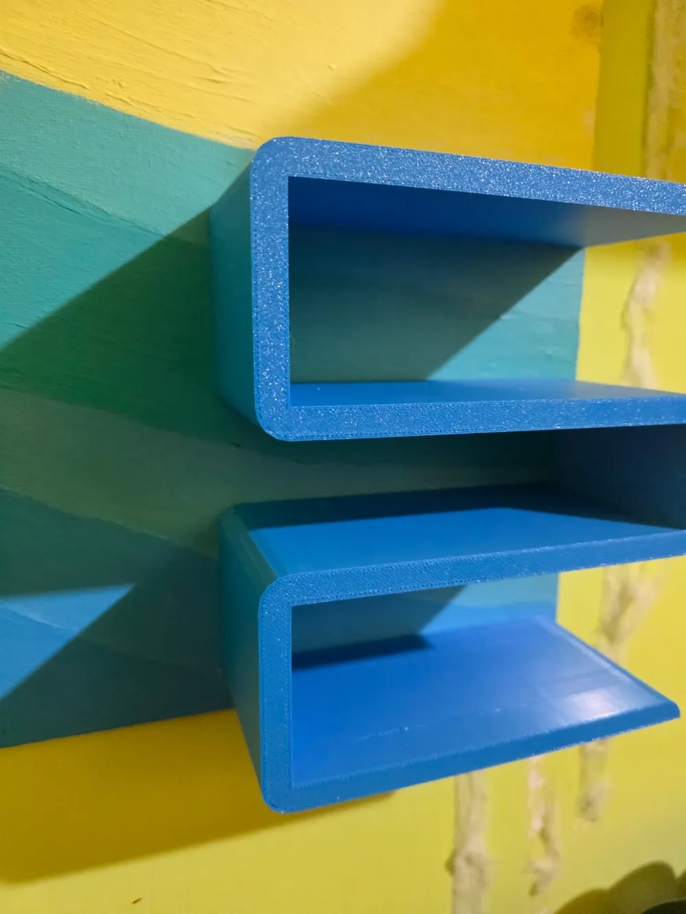 Snake-shaped display stand - Free 3D Print Model - MakerWorld