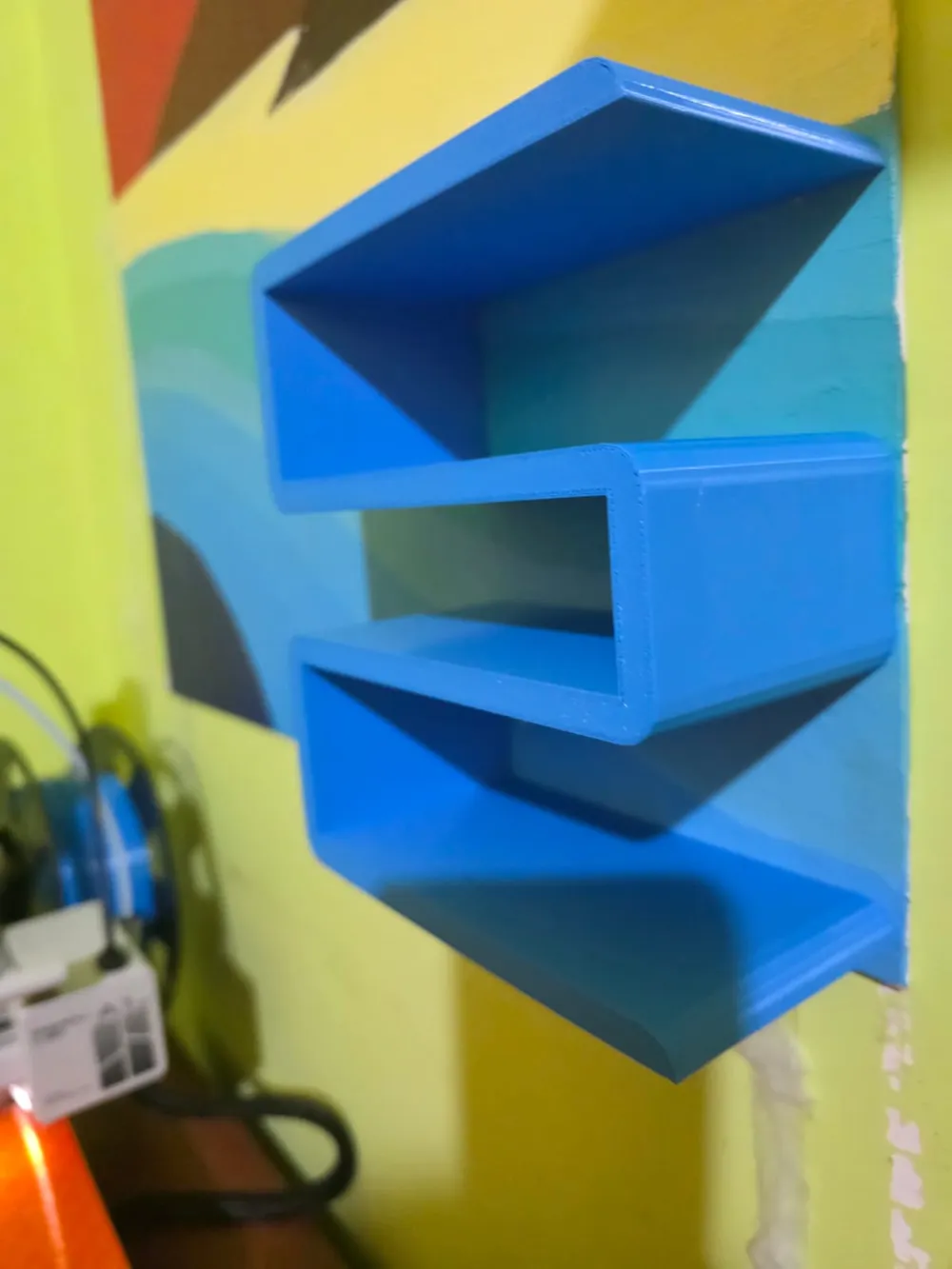 Snake-shaped display stand - Free 3D Print Model - MakerWorld