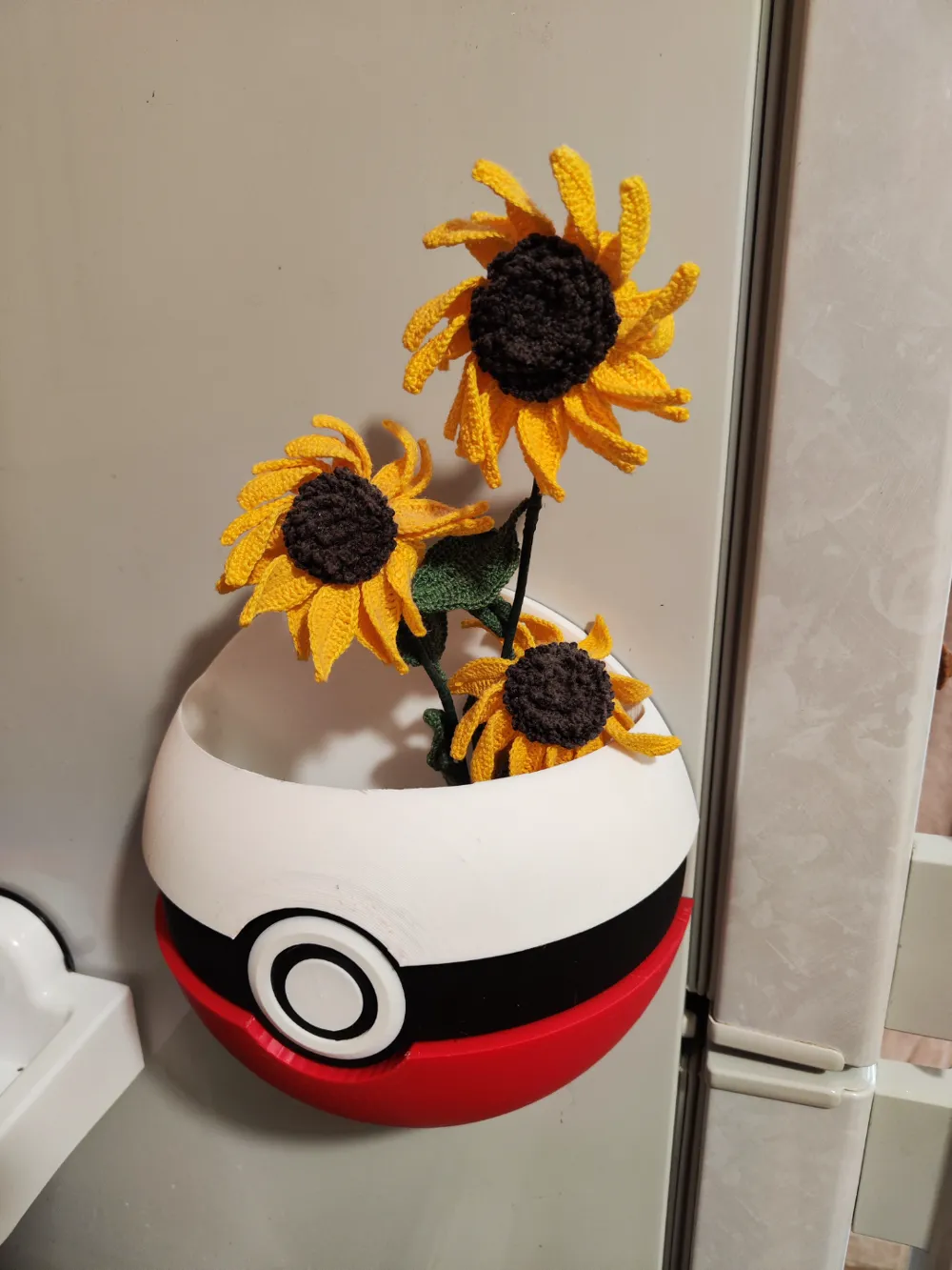 Big Pokeball vase\magnetic container Remixed by Creatività in 3D ...