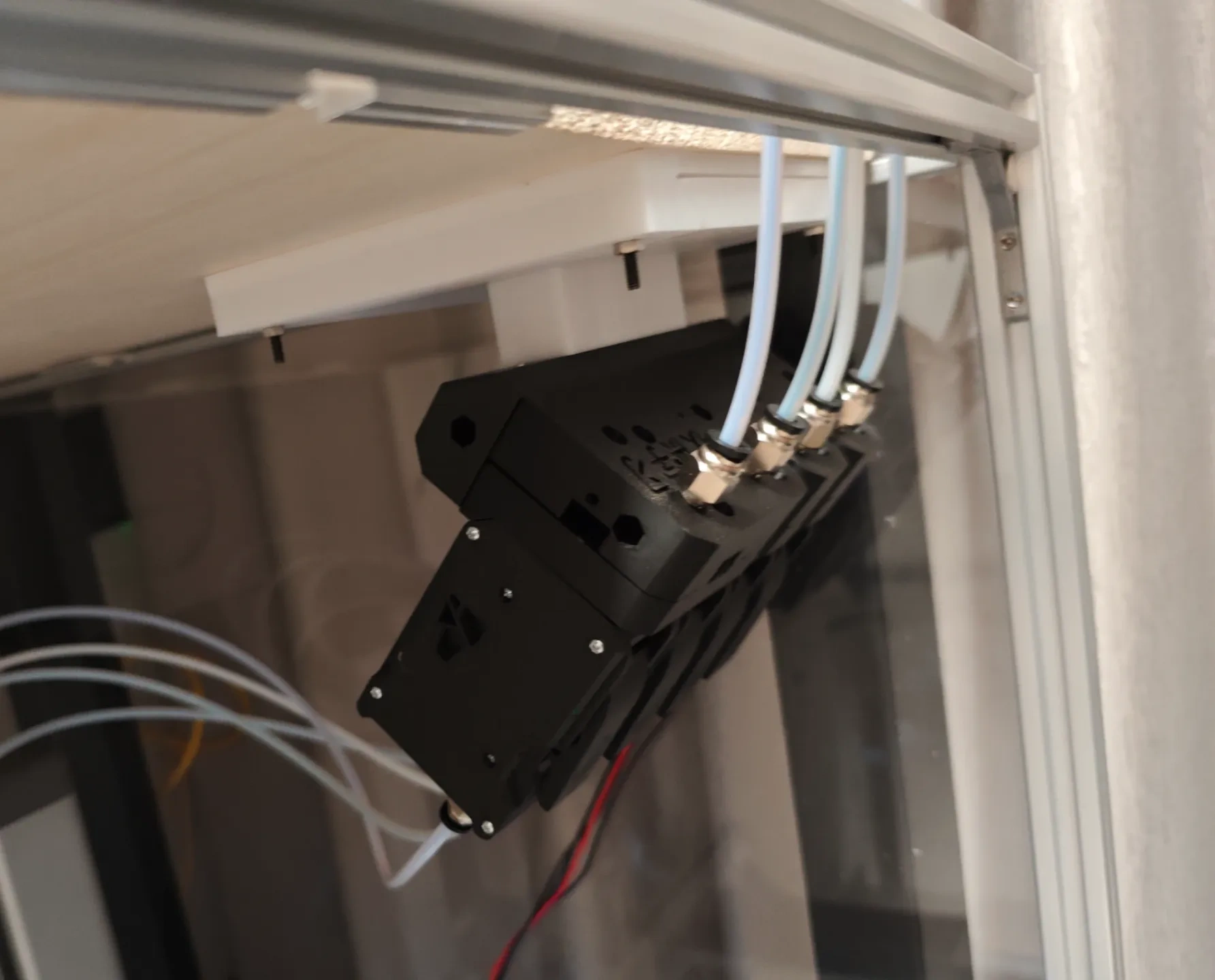 BMCU Enclosure Top Mount Bracket by user_888618565 MakerWorld: Download ...