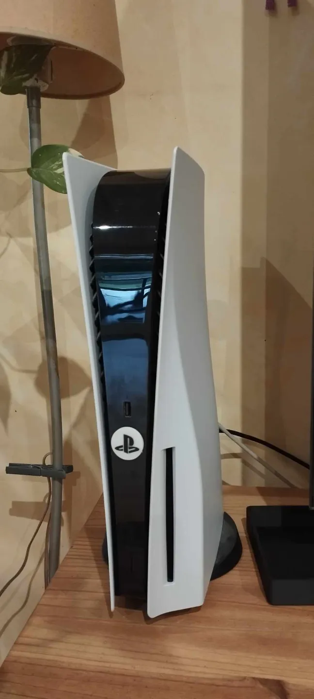 Badge USB-C PS5 - White Background Remixed by Allan Fonroques - MakerWorld