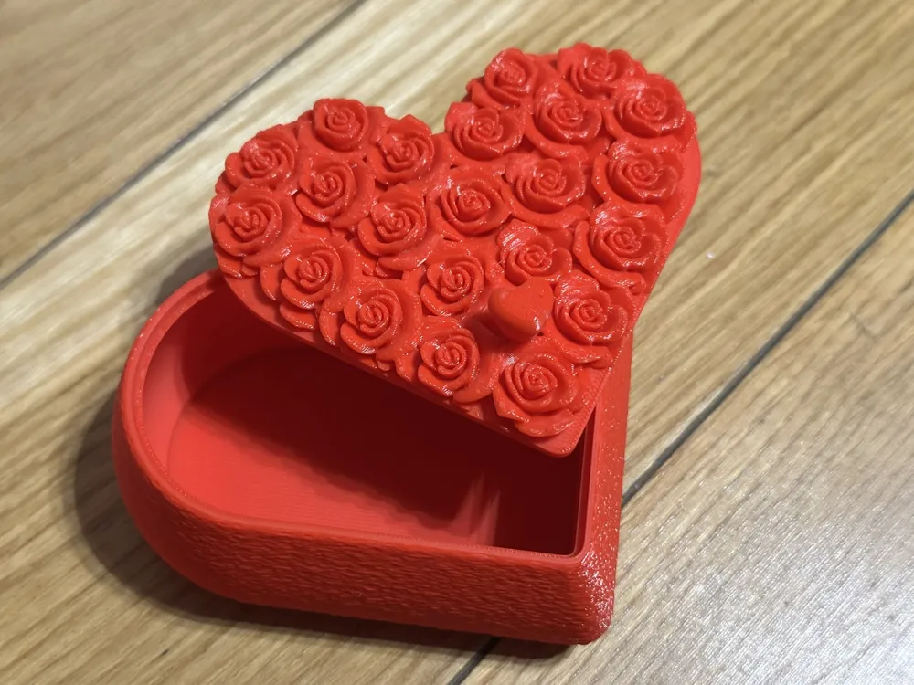Valentine Heart Gift Box with Roses - Free 3D Print Model - MakerWorld