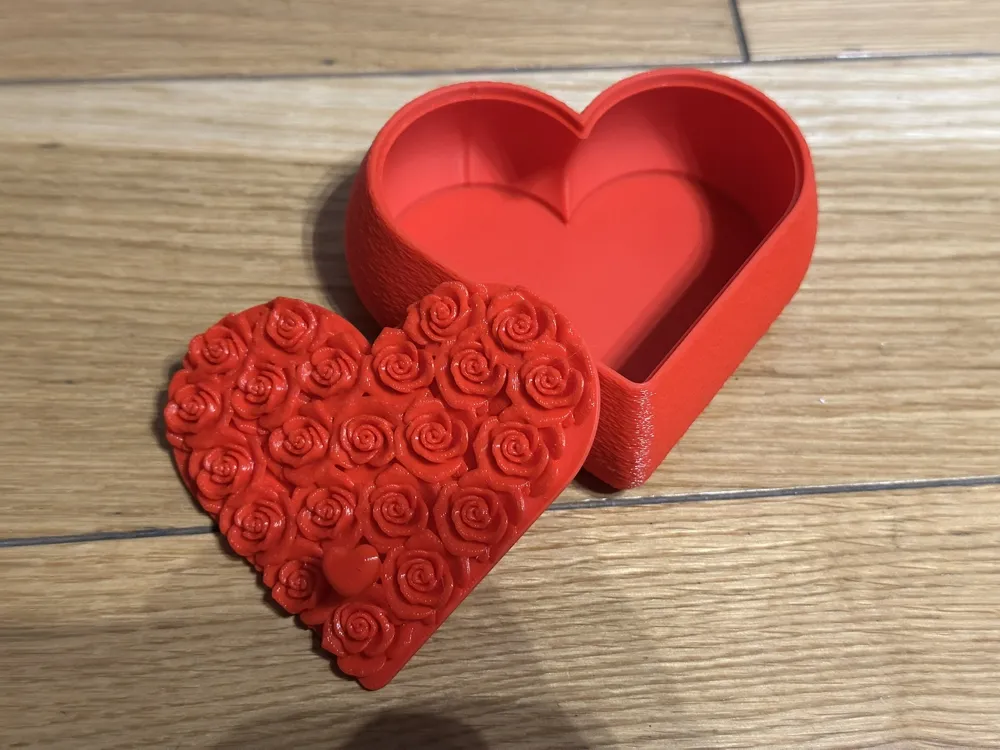 Valentine Heart Gift Box with Roses - Free 3D Print Model - MakerWorld