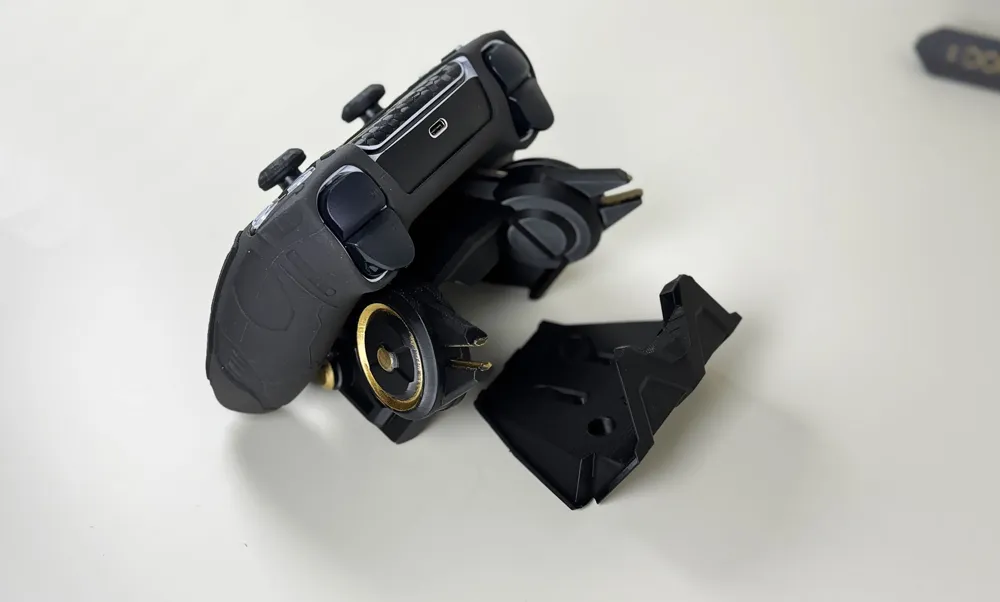 Science Fiction Mecha PS5 Controller Base - Free 3D Print Model ...