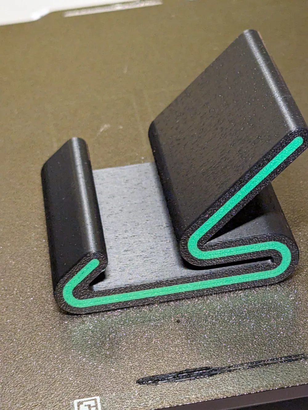 Low Angle Phone Stand (Horizontal Only) Remixed by Ward - MakerWorld