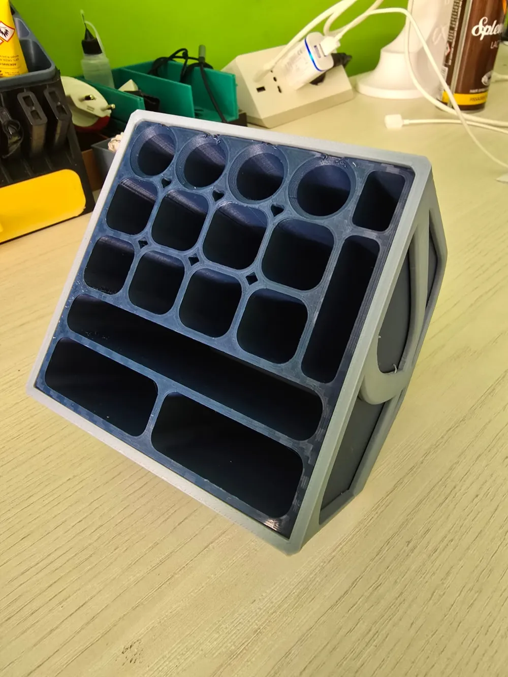 Organizzatore da Scrivania V2 da seby3d MakerWorld: Scarica Modelli 3D ...