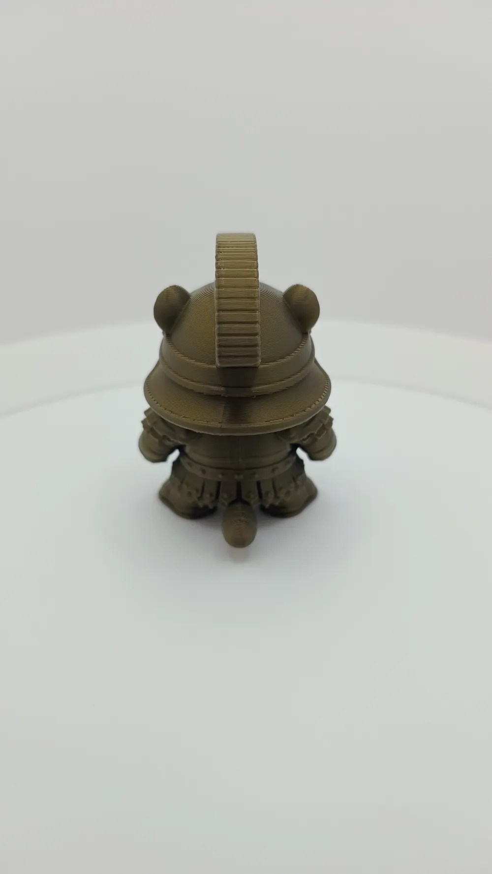 Arena Hero Cat with Legionary Helmet - Free 3D Print Model - MakerWorld