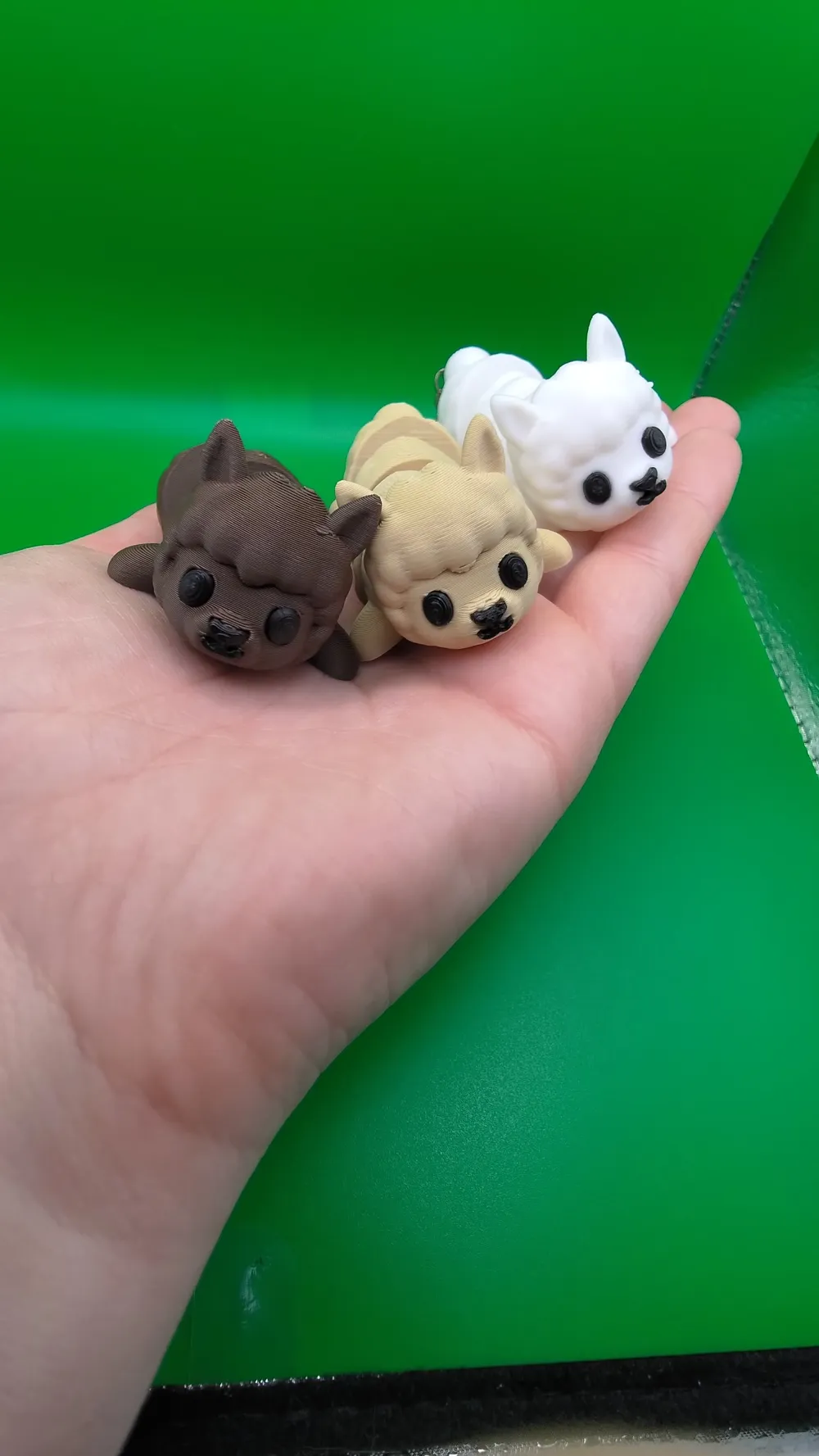 Cute flexi alpaca keychain by Hikikomori3D MakerWorld: Download Free 3D ...