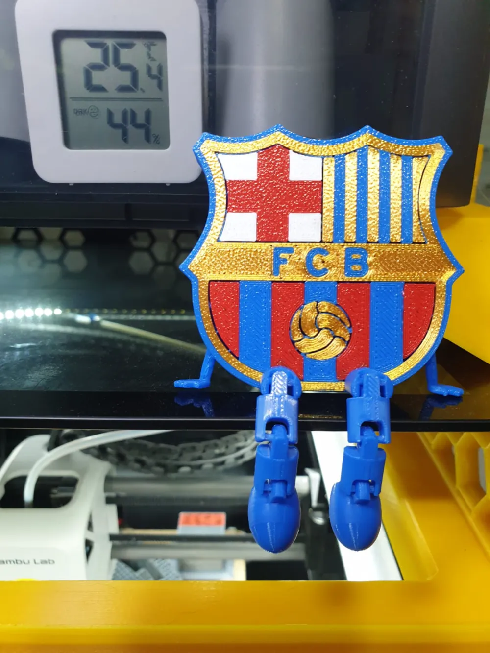 FC Barcelona Shield with flexi legs by PipodV 3D - MakerWorld