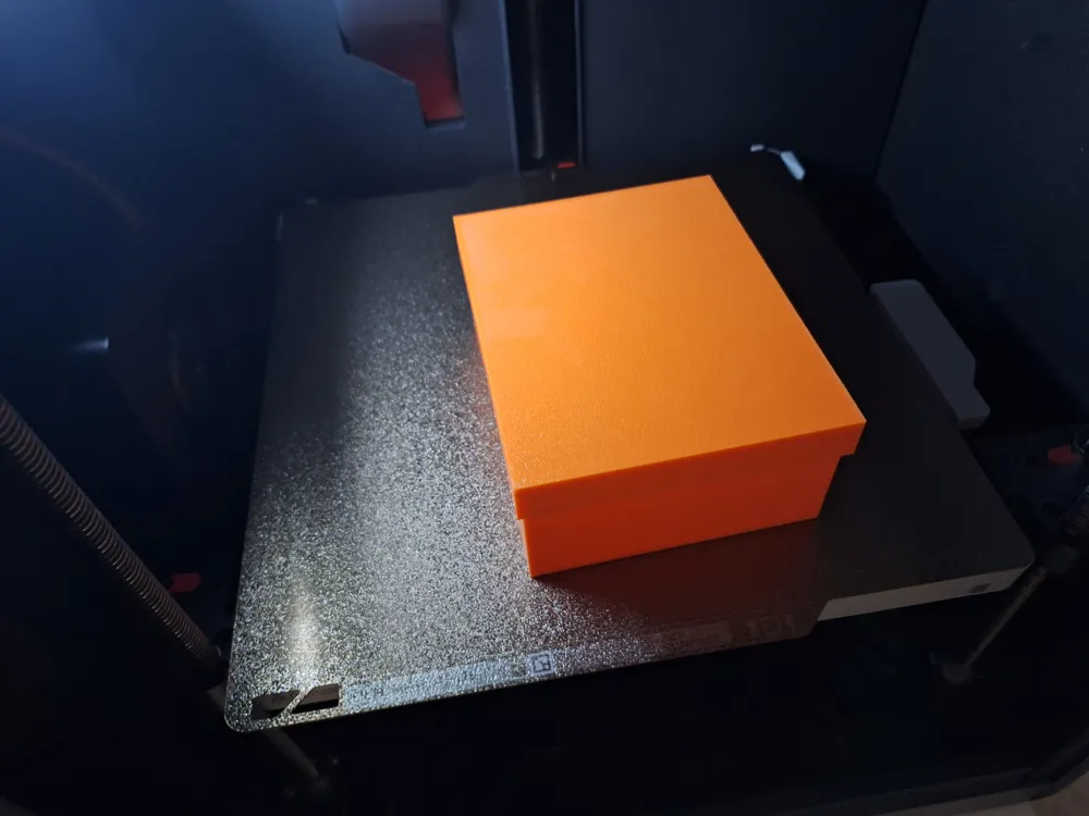 Caja simple con tapa (opcional) 130x101x50 109g