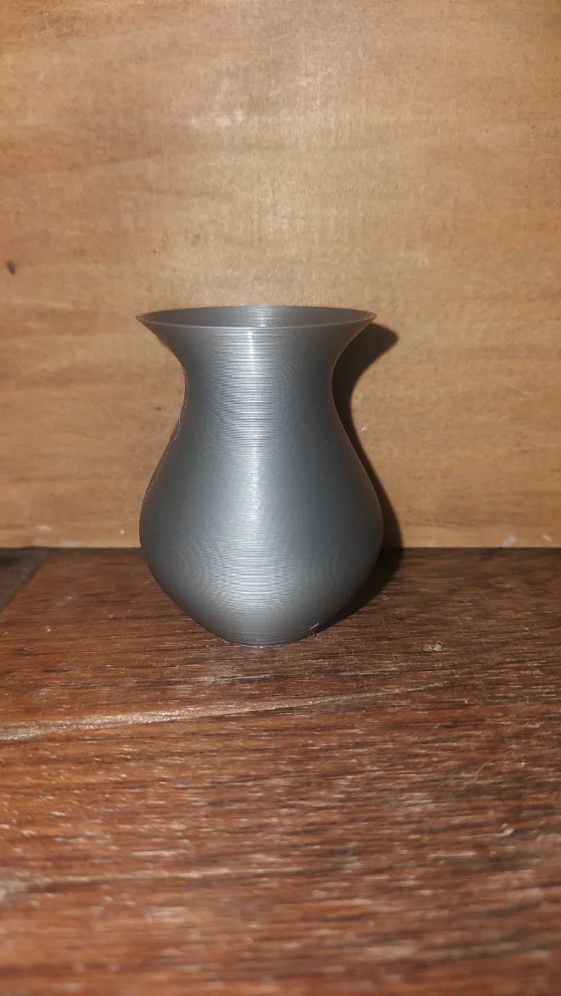 Simple vase by RandomGuy - MakerWorld